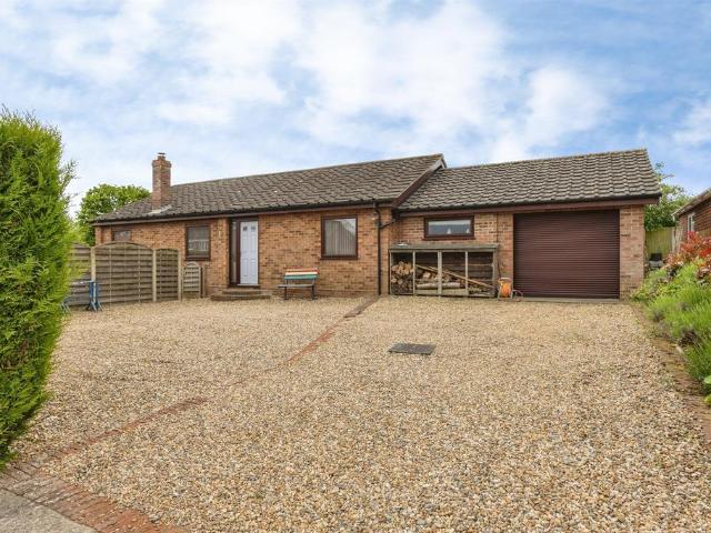 2 bedroom detached bungalow for sale