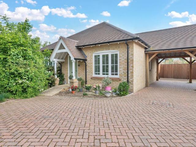 2 bedroom detached bungalow for sale