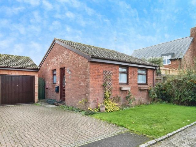2 bedroom detached bungalow for sale