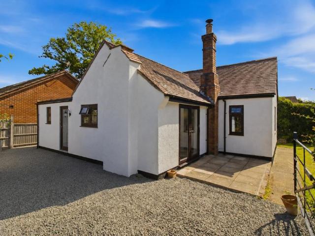 2 bedroom detached bungalow for sale