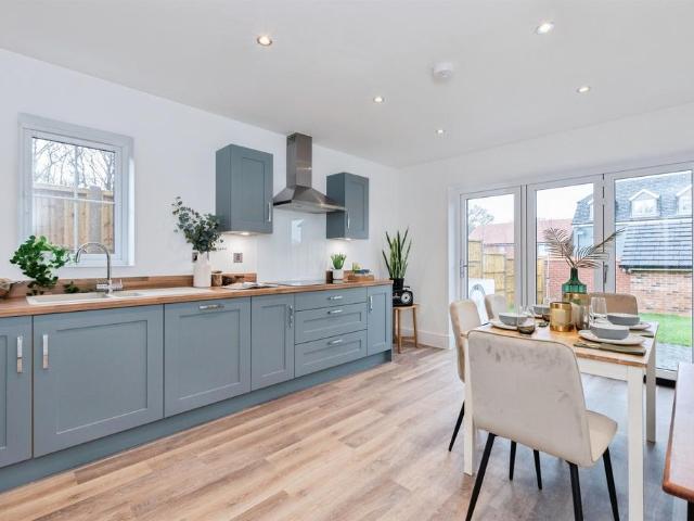 2 bedroom detached bungalow for sale