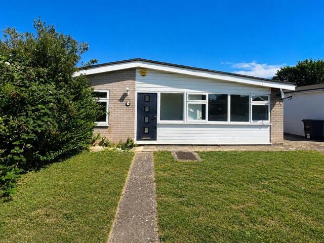 2 bedroom detached bungalow for sale
