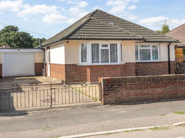 2 bedroom detached bungalow for sale