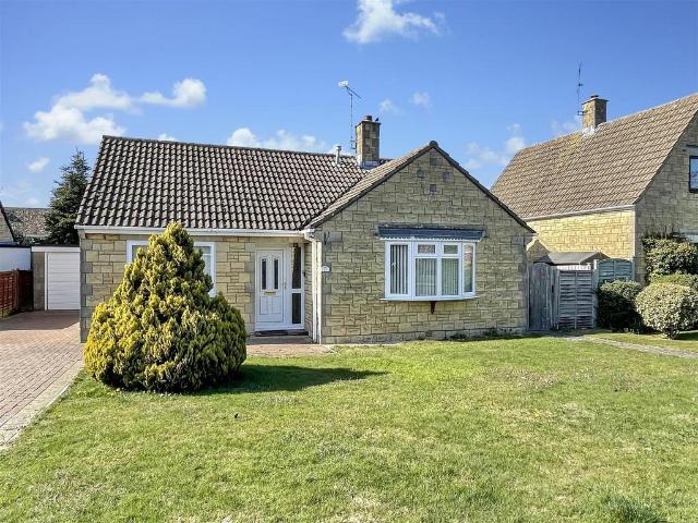 2 bedroom detached bungalow for sale