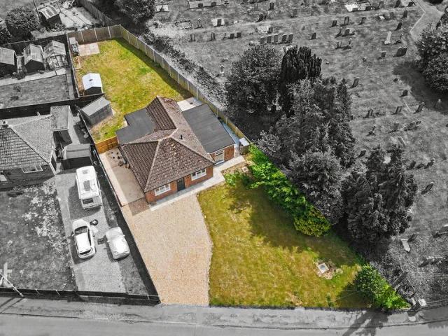 2 bedroom detached bungalow for sale