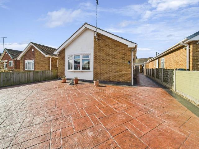 2 bedroom detached bungalow for sale