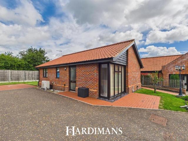 2 bedroom detached bungalow for sale