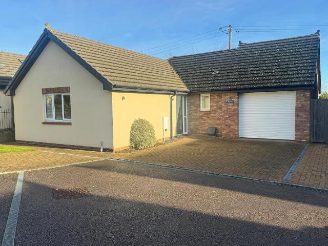 2 bedroom detached bungalow for sale