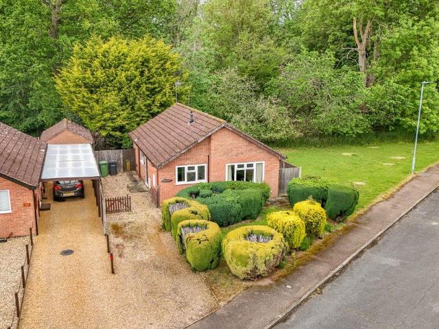 2 bedroom detached bungalow for sale