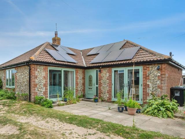 2 bedroom detached bungalow for sale