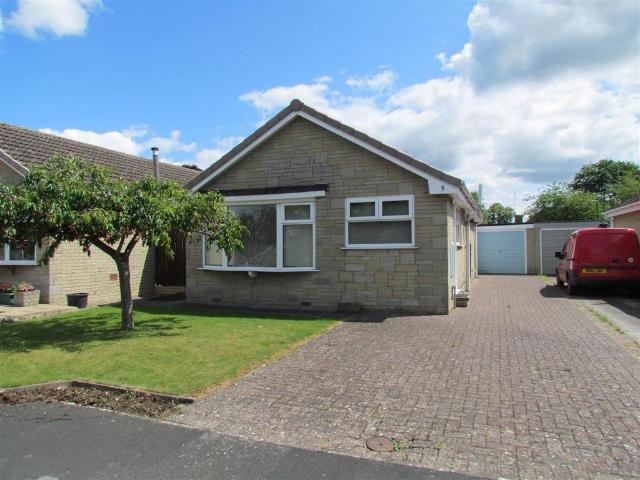 2 bedroom detached bungalow for sale