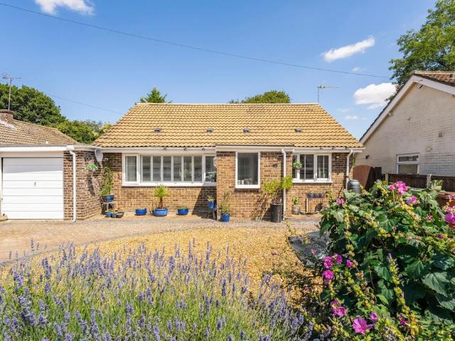 2 bedroom detached bungalow for sale