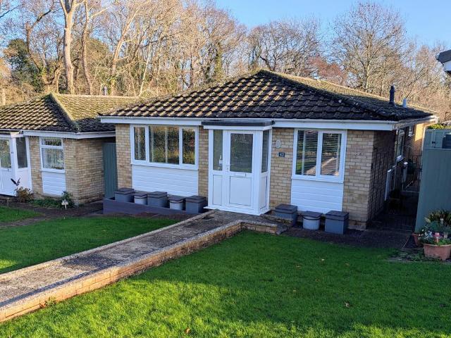 2 bedroom detached bungalow for sale