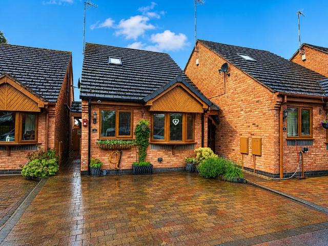 2 bedroom detached bungalow for sale