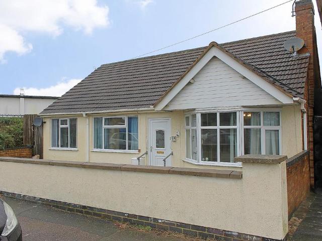 2 bedroom detached bungalow for sale