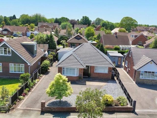 2 bedroom detached bungalow for sale