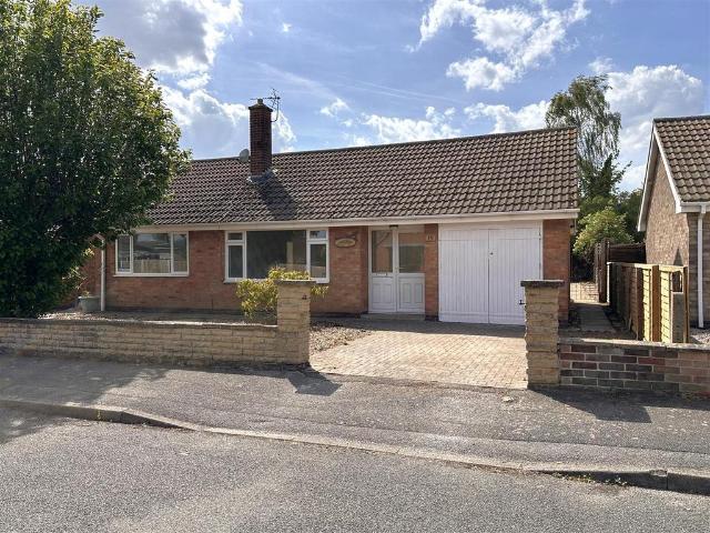 2 bedroom detached bungalow for sale