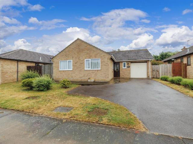 2 bedroom detached bungalow for sale