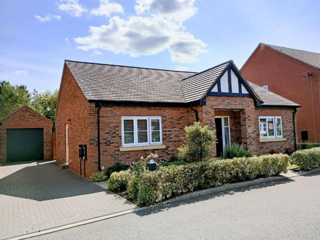 2 bedroom detached bungalow for sale