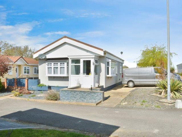 2 bedroom detached bungalow for sale