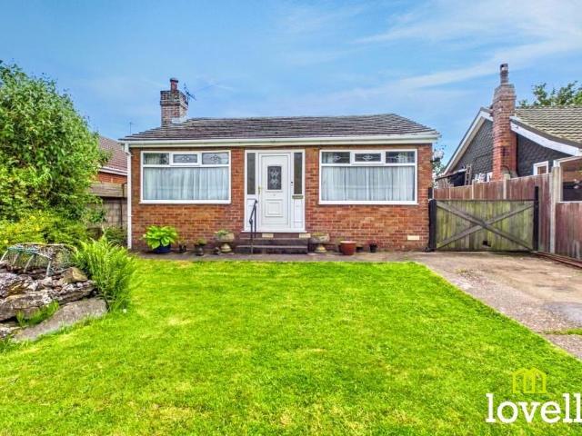 2 bedroom detached bungalow for sale