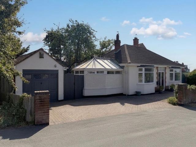 2 bedroom detached bungalow for sale