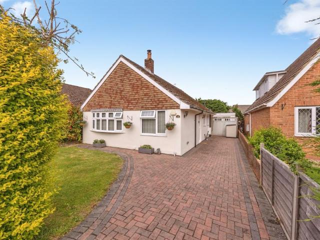 2 bedroom detached bungalow for sale