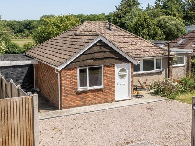 2 bedroom detached bungalow for sale