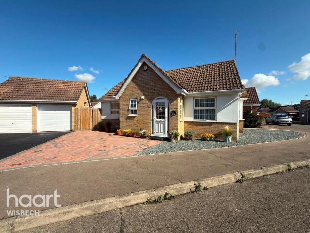 2 bedroom detached bungalow for sale
