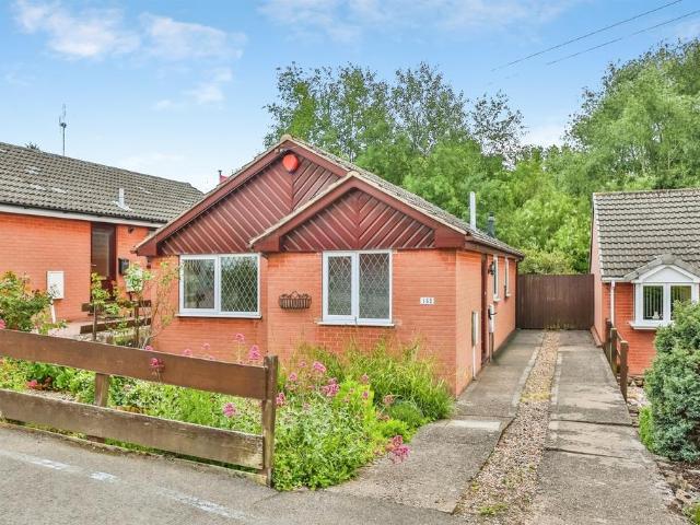 2 bedroom detached bungalow for sale