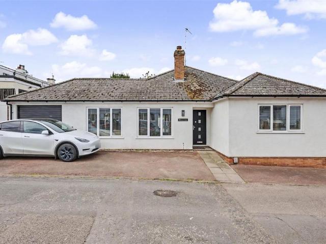 2 bedroom detached bungalow for sale