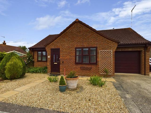 2 bedroom detached bungalow for sale