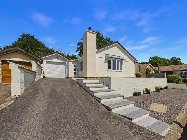 2 bedroom detached bungalow for sale