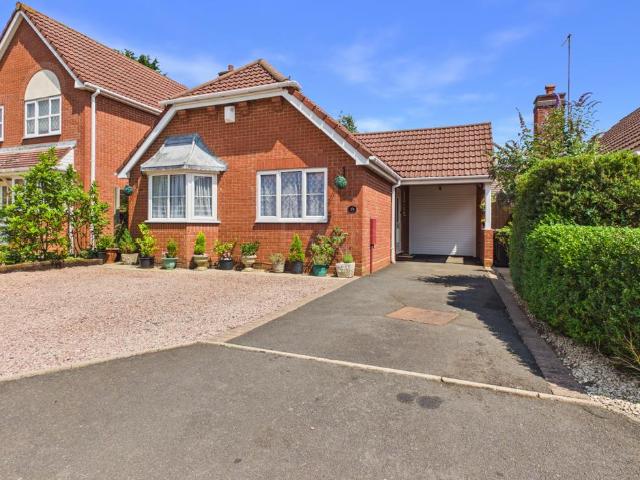 2 bedroom detached bungalow for sale