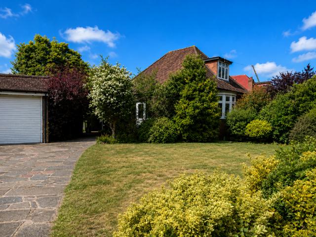 2 bedroom detached bungalow for sale