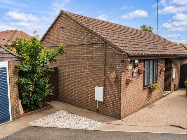 2 bedroom detached bungalow for sale