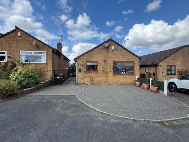 2 bedroom detached bungalow for sale