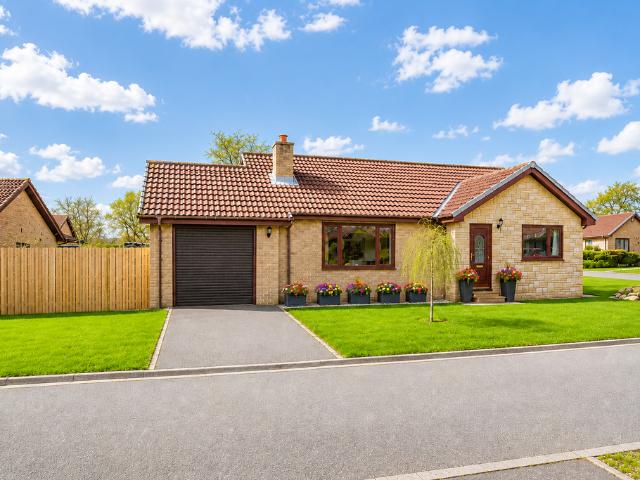2 bedroom detached bungalow for sale