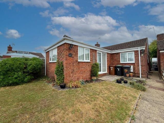 2 bedroom detached bungalow for sale