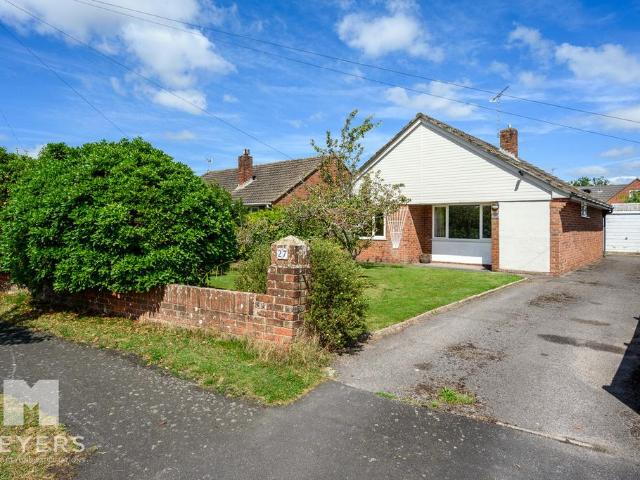 2 bedroom detached bungalow for sale
