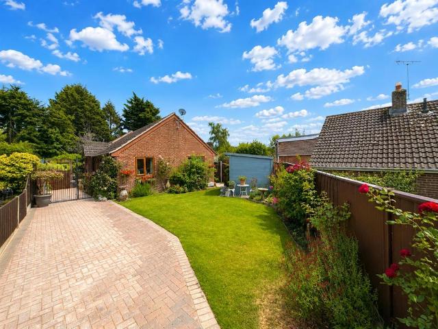 2 bedroom detached bungalow for sale