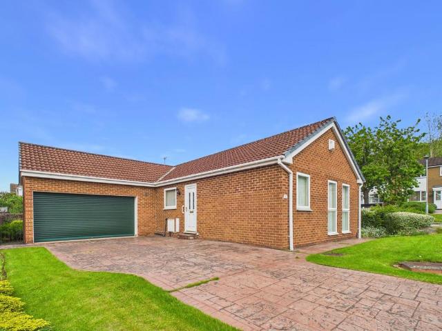 2 bedroom detached bungalow for sale