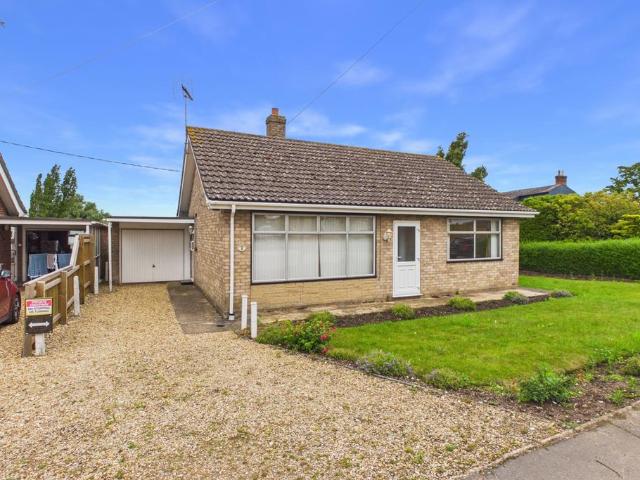 2 bedroom detached bungalow for sale
