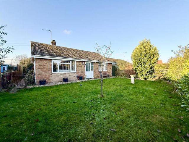 2 bedroom detached bungalow for sale