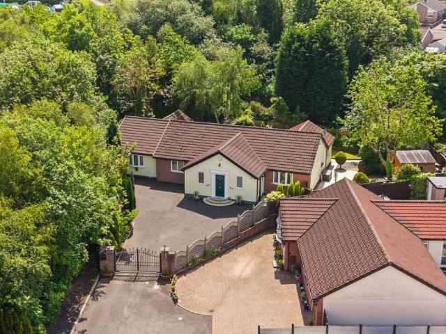 2 bedroom detached bungalow for sale
