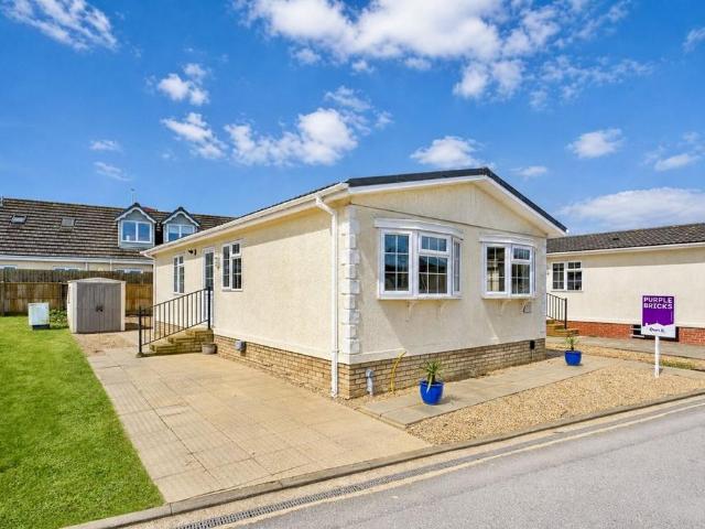2 bedroom detached bungalow for sale