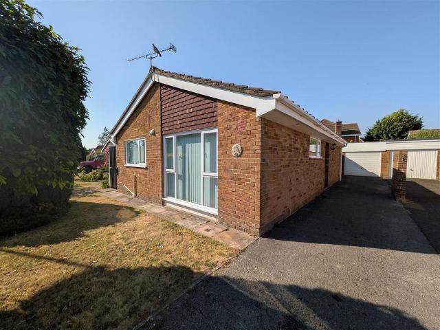 2 bedroom detached bungalow for sale