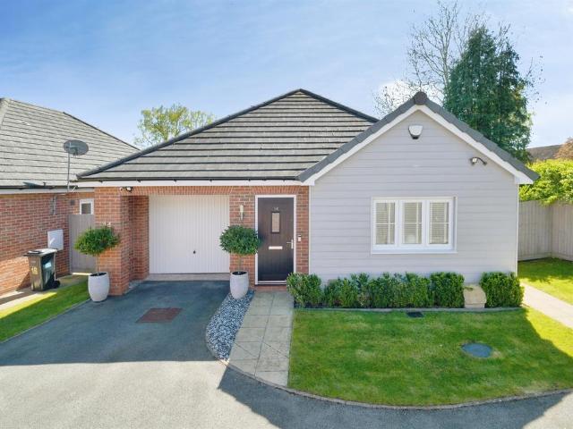2 bedroom detached bungalow for sale