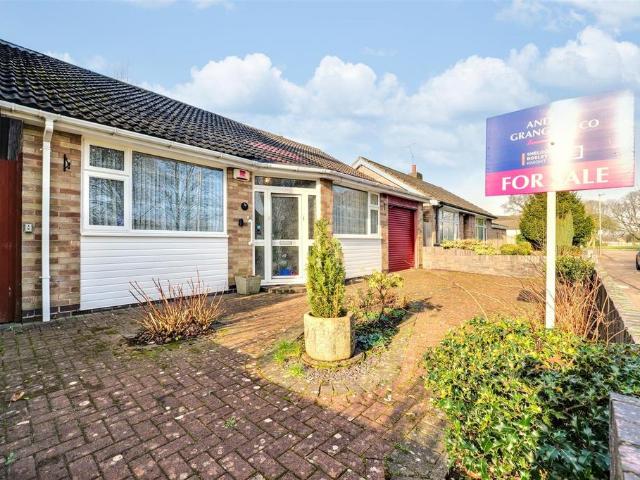 2 bedroom detached bungalow for sale