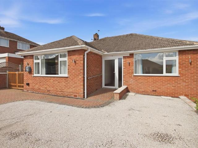 2 bedroom detached bungalow for sale